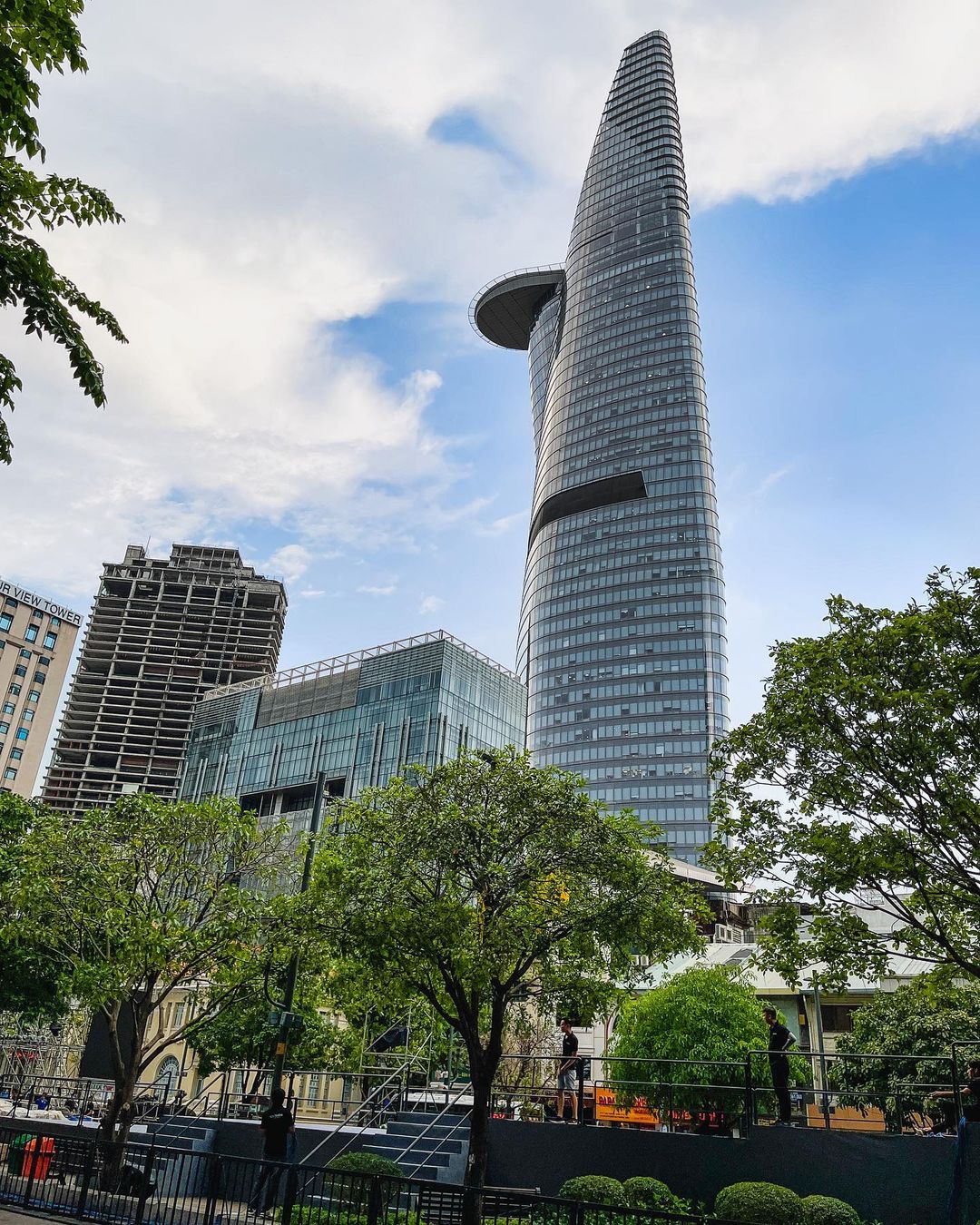 Toà nhà Bitexco có gì chơi? Có gì ăn? Mà ai cũng muốn đến